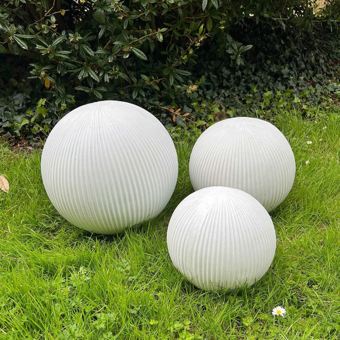 Vertical Ribbed White Outdoor Garden Decorative Ball D30 cm buy from £ ...
