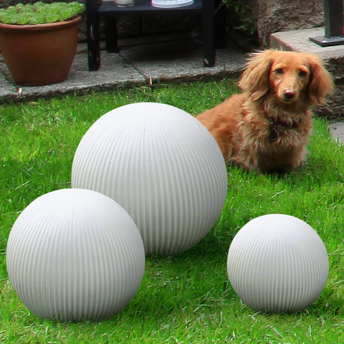 Vertical Ribbed White Outdoor Garden Decorative Ball D40 cm buy from £ ...